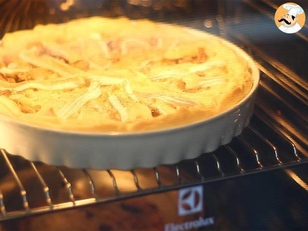 Camembert and apples tart - video recipe