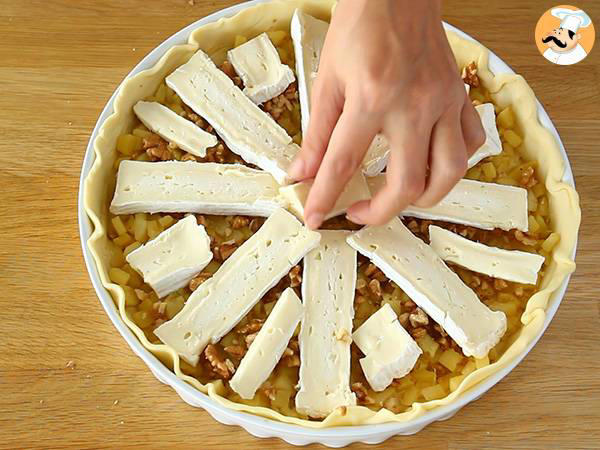 Camembert and apples tart - video recipe
