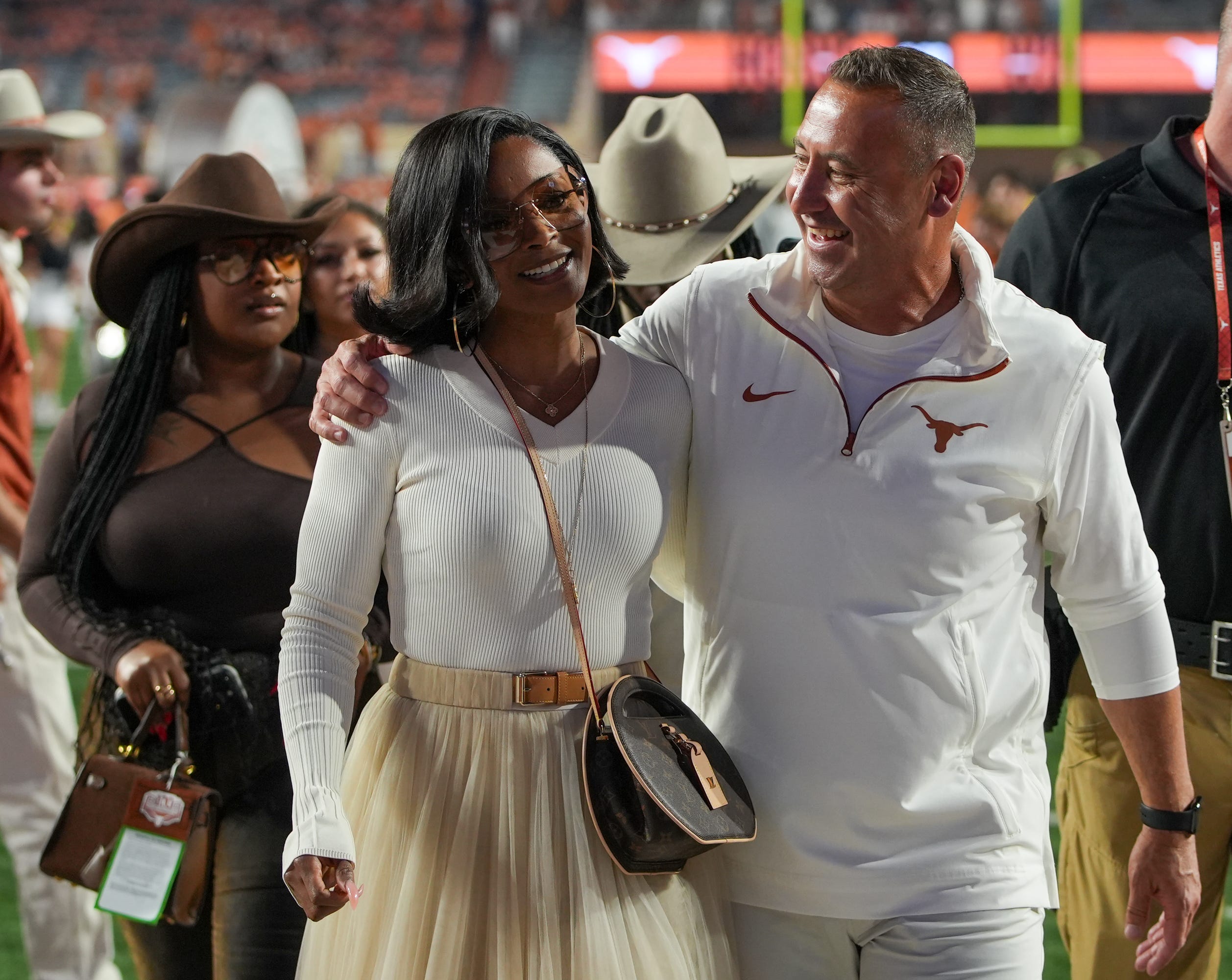 Texas football coach Steve Sarkisian's wife Loreal announces their ...