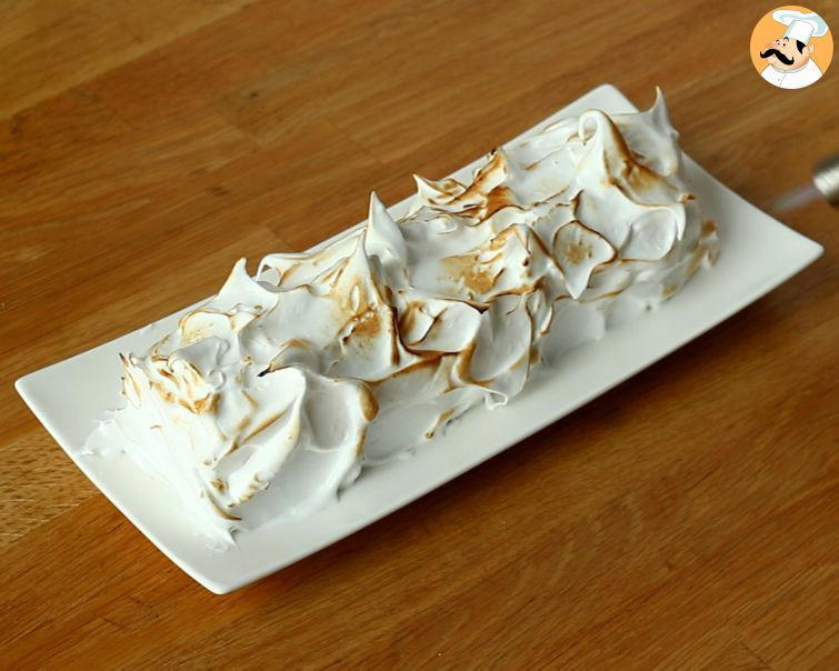 Lemon meringue tart yule log