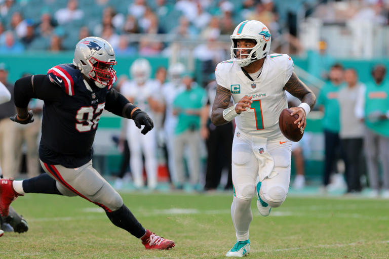 Miami Dolphins' Tua Tagovailoa a master of the no-look pass