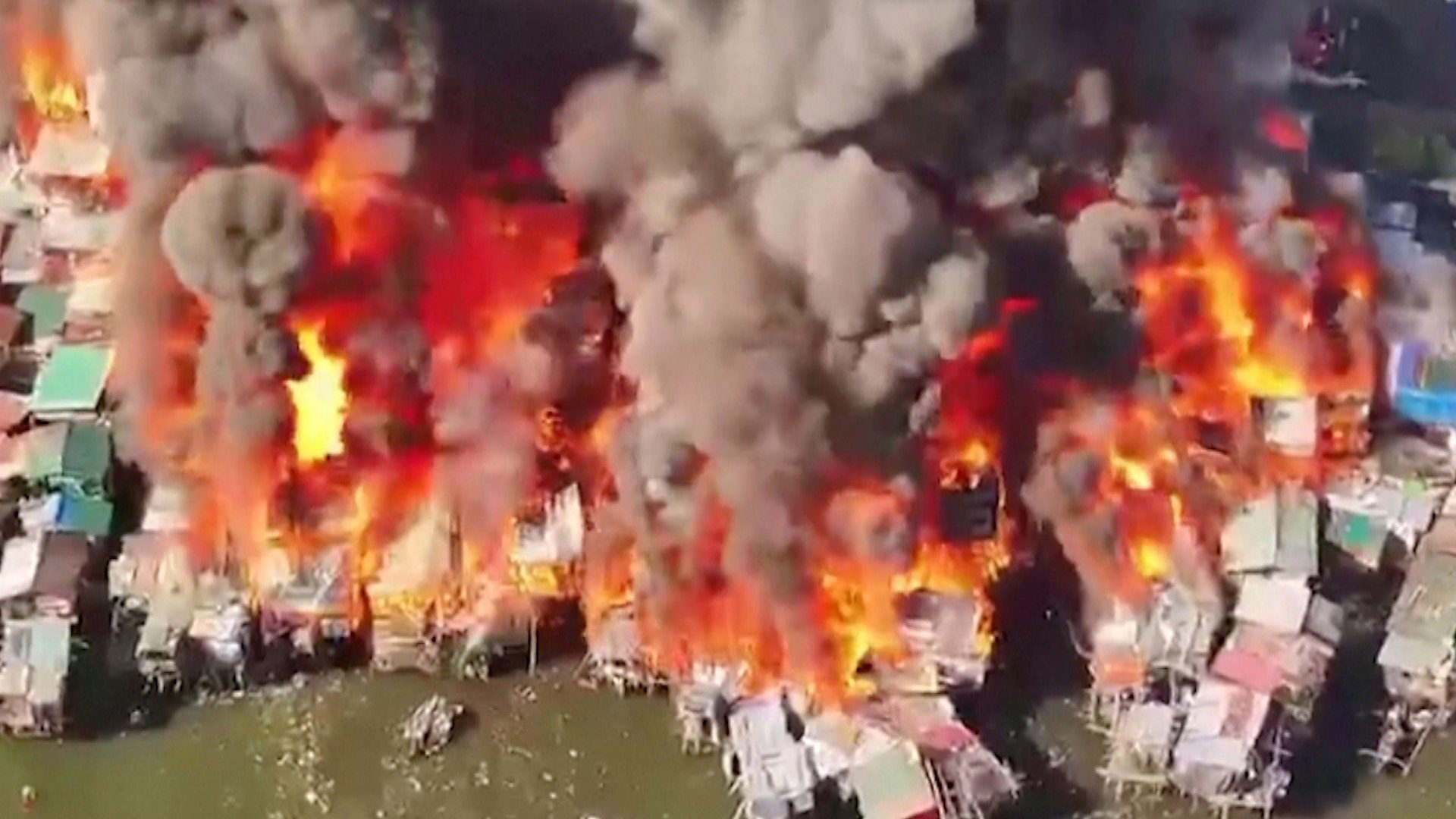 Drone footage shows huge fire engulfing Manila shanty town Drone footage shows huge fire engulfing Manila shanty town