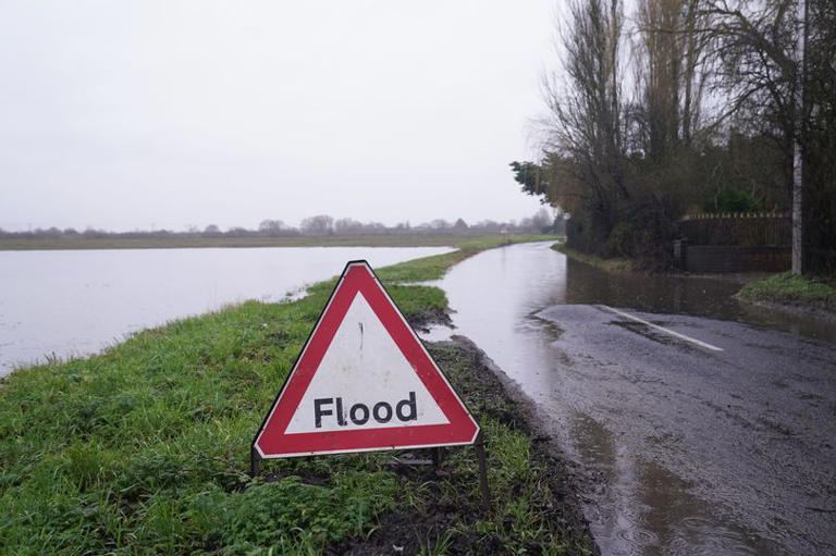 Three flood alerts issued in Cambridgeshire as rain causes rising river ...