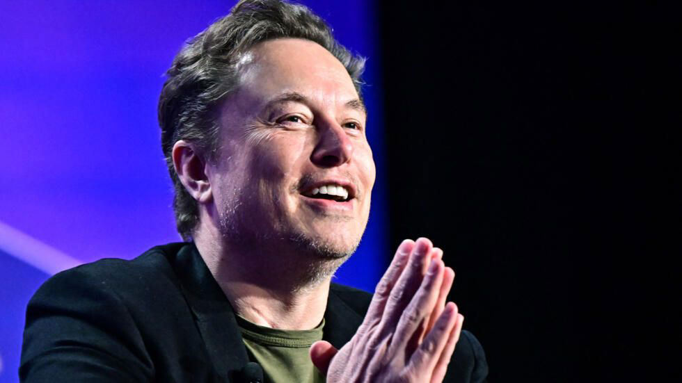 Elon Musk congratulates Blue Origin founder Jeff Bezos on reaching orbit Elon Musk congratulates Blue Origin founder Jeff Bezos on reaching orbit