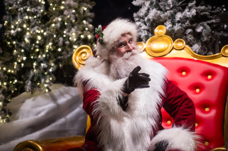 Where's Santa Claus? Track St. Nick's flight to New York, see weather
