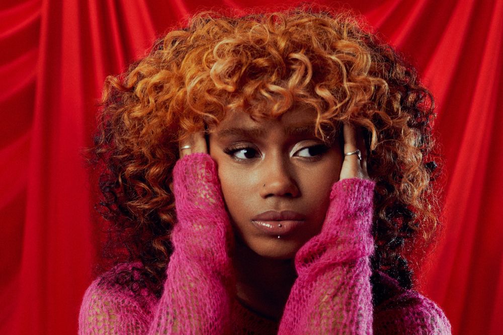 Melly prova que a música é um organismo vivo no álbum ‘Amaríssima V2’