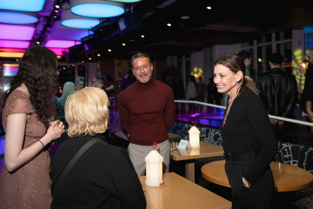 Faith Hill returns to the public eye with Tim McGraw to show support ...