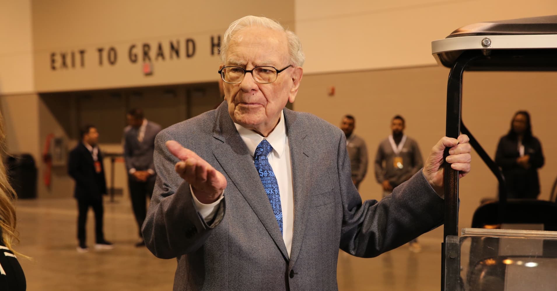 Warren Buffett denies endorsing Trump's tariffs—here's what he's said ...