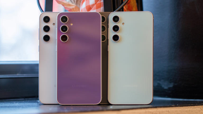 Galaxy S23 FE sees major One UI 8 update: Customize your lock screen ...