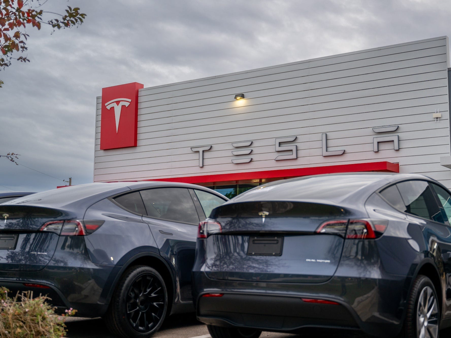 A Dutch pension fund sold its entire stake in Tesla, reportedly worth ...