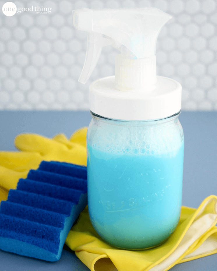 8 Vinegar Cleaning Tips That Will Make Your Bathroom Sparkle