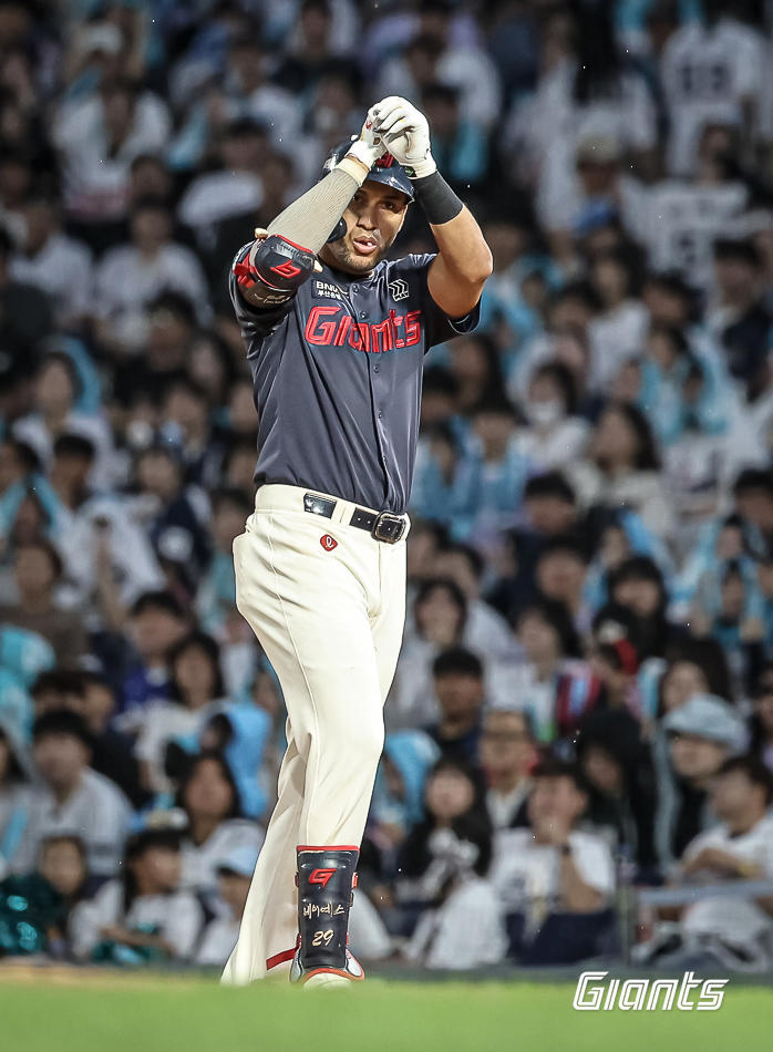 'KBO 202안타 신기록' 레이예스 롯데 남는다…총액 125만 달러에 잔류