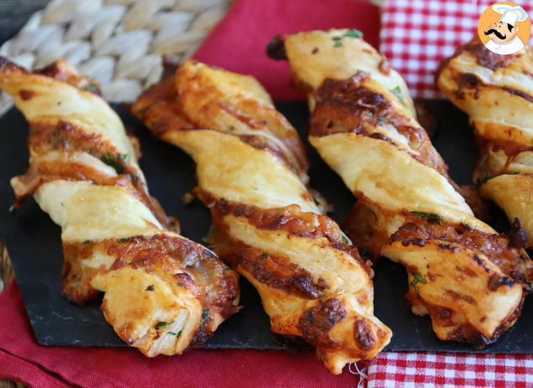 Maxi flaky twists (tomato, ham, mozzarella, parsley)