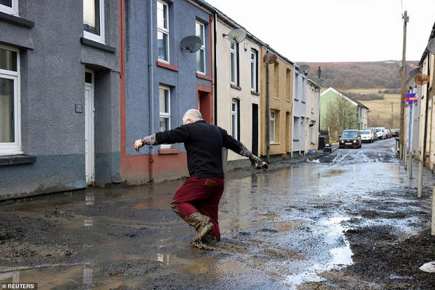 UK forecasters face backlash over 'insufficient' Storm Bert warning UK forecasters face backlash over 'insufficient' Storm Bert warning