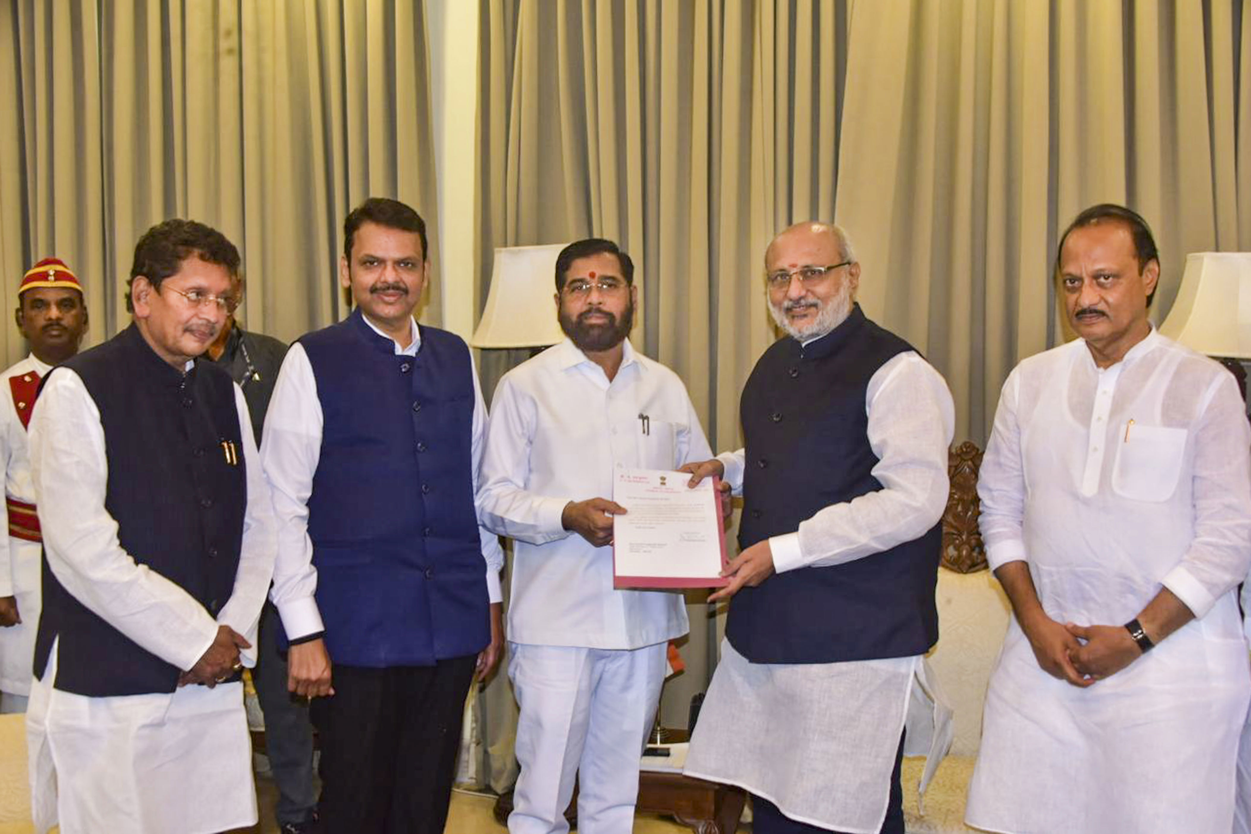 Eknath Shinde resigns, Governor asks him to act as caretaker ... Eknath Shinde resigns, Governor asks him to act as caretaker ...