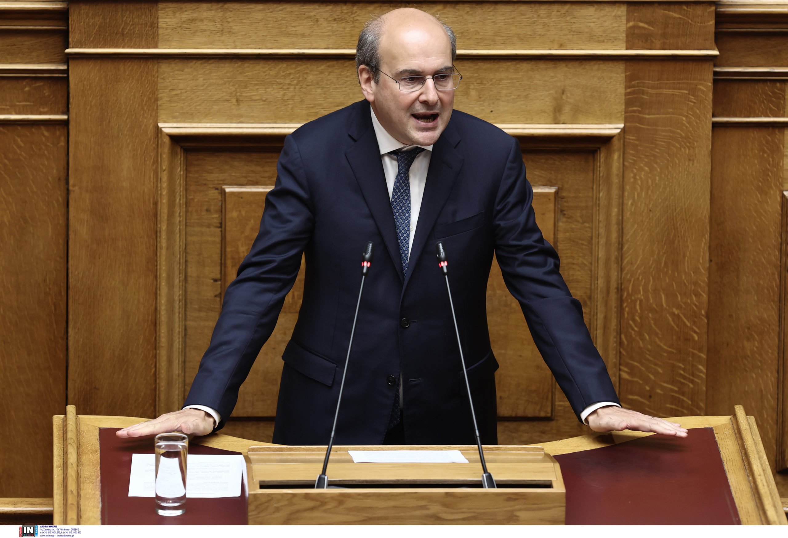 Xατζηδάκης: Αυτοί είναι οι 4 μύθοι της «φιλεύσπλαχνης» αντιπολίτευσης