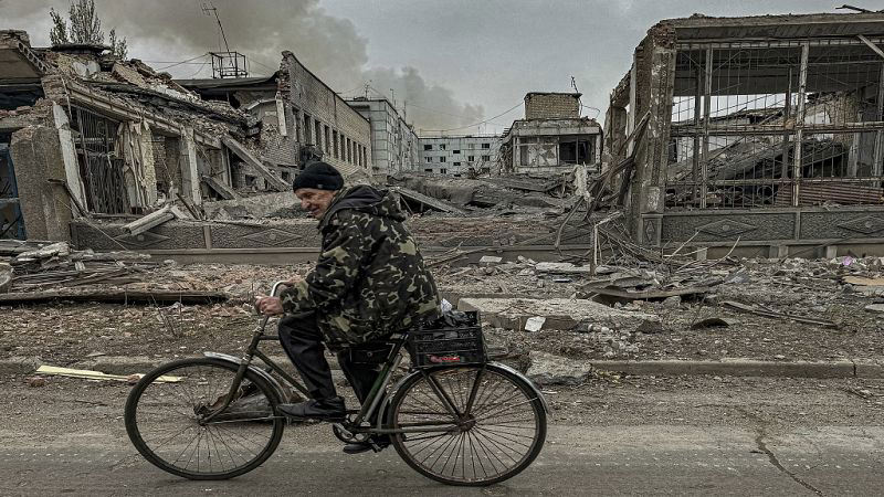 Russian forces close in on Kurakhove as fighting intensifies Russian forces close in on Kurakhove as fighting intensifies