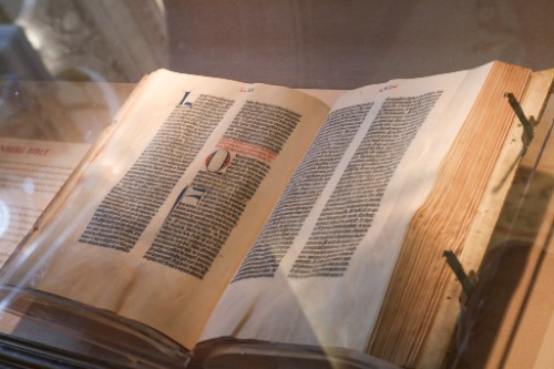 11 Rarest Books Appraised Ever Featured On The Show Pawn Stars