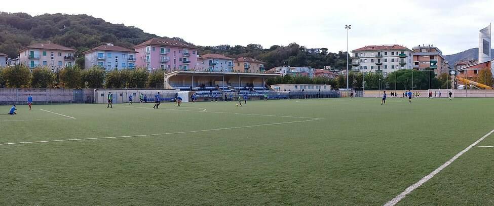 Rapallo: “Ogni giorno chiude qualcosa, ora la tribuna del Macera”