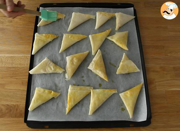 Apple and cinnamon samosas