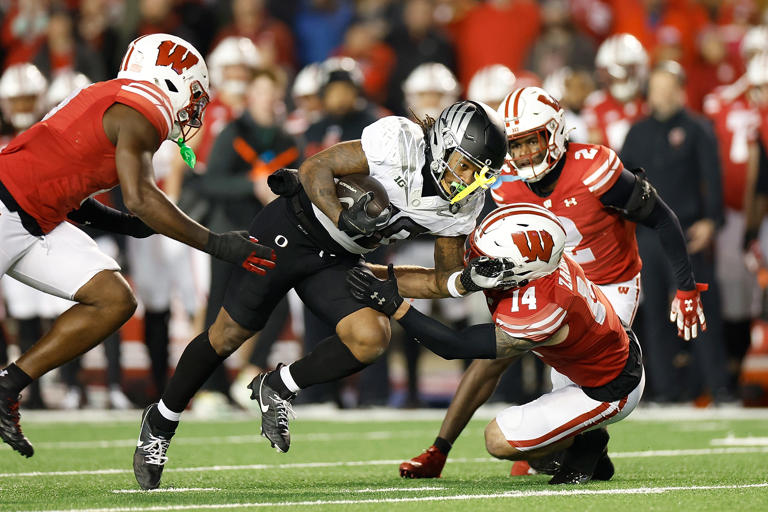 Oregon football quarterback Dillon Gabriel named Heisman Trophy finalist