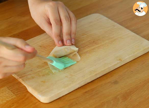 Apple and cinnamon samosas