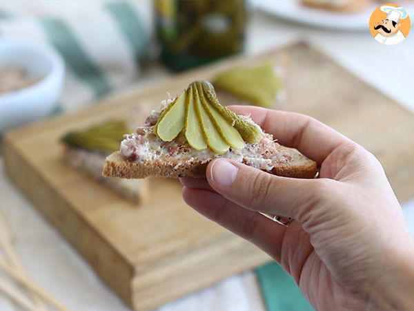 Paté and pickles toasts