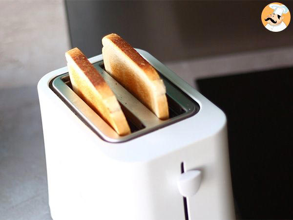 Paté and pickles toasts