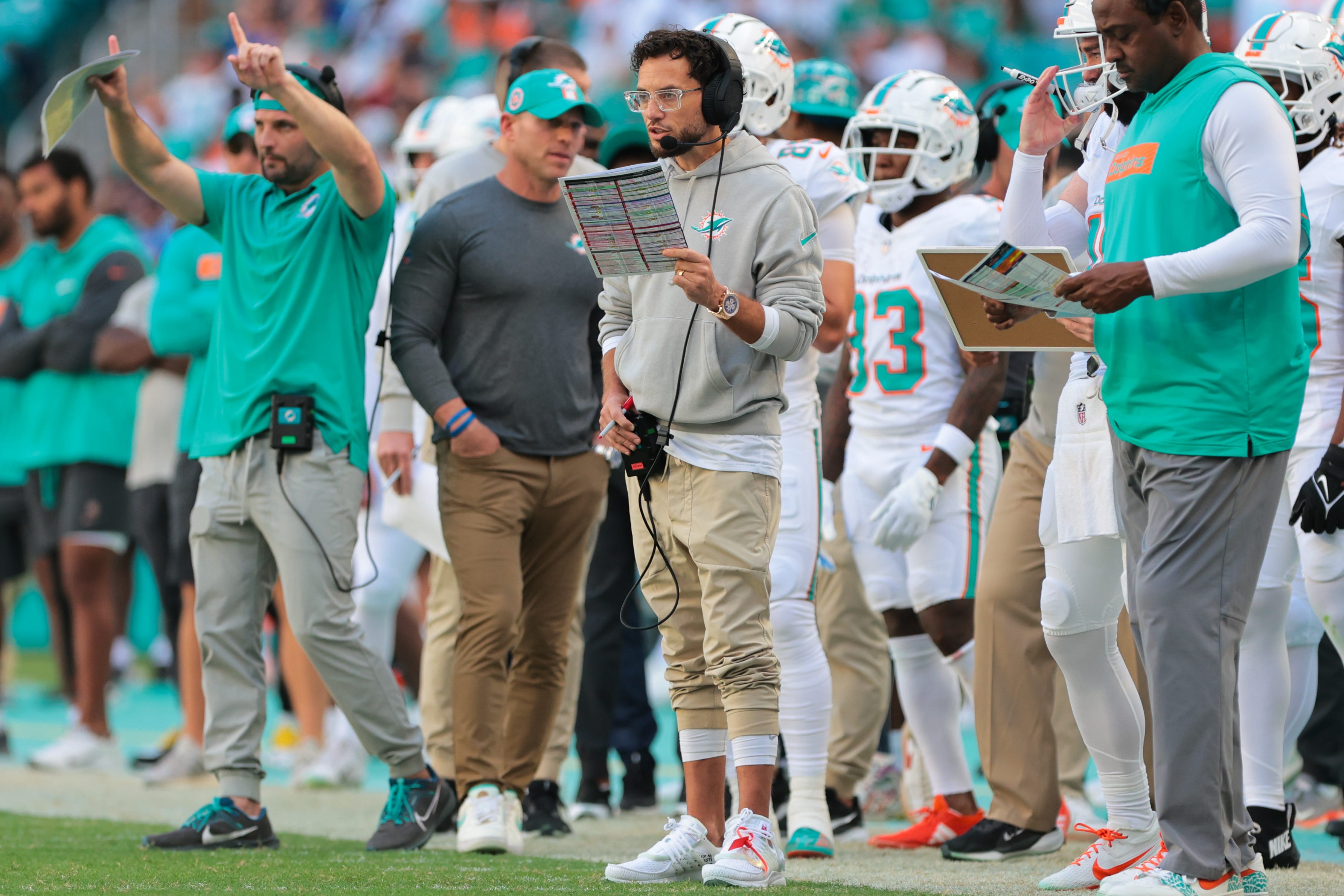 Miami Dolphins waiving linebacker Shaq Barrett off retired list