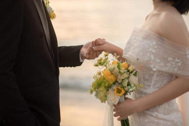 Former Celtic star ties the knot with TV presenter
