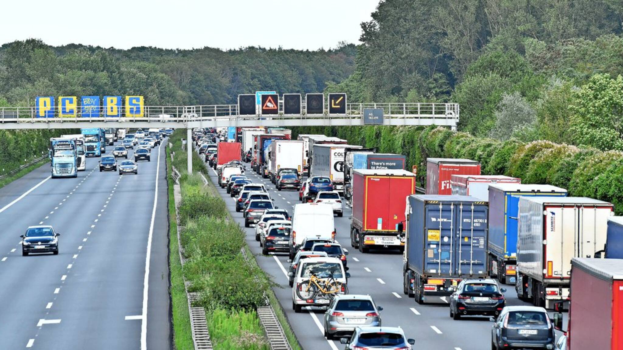 Aktuelle Verkehrslage in Peine: Stau-Warnungen für A2 bei Peine, A7, B1 ...