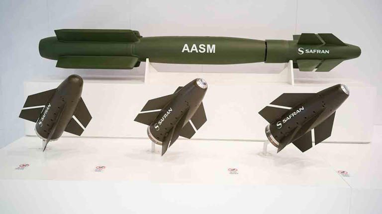 ビデオ：ウクライナ空軍、クルスクのロシア施設にフランス製AASM空中爆弾を使用