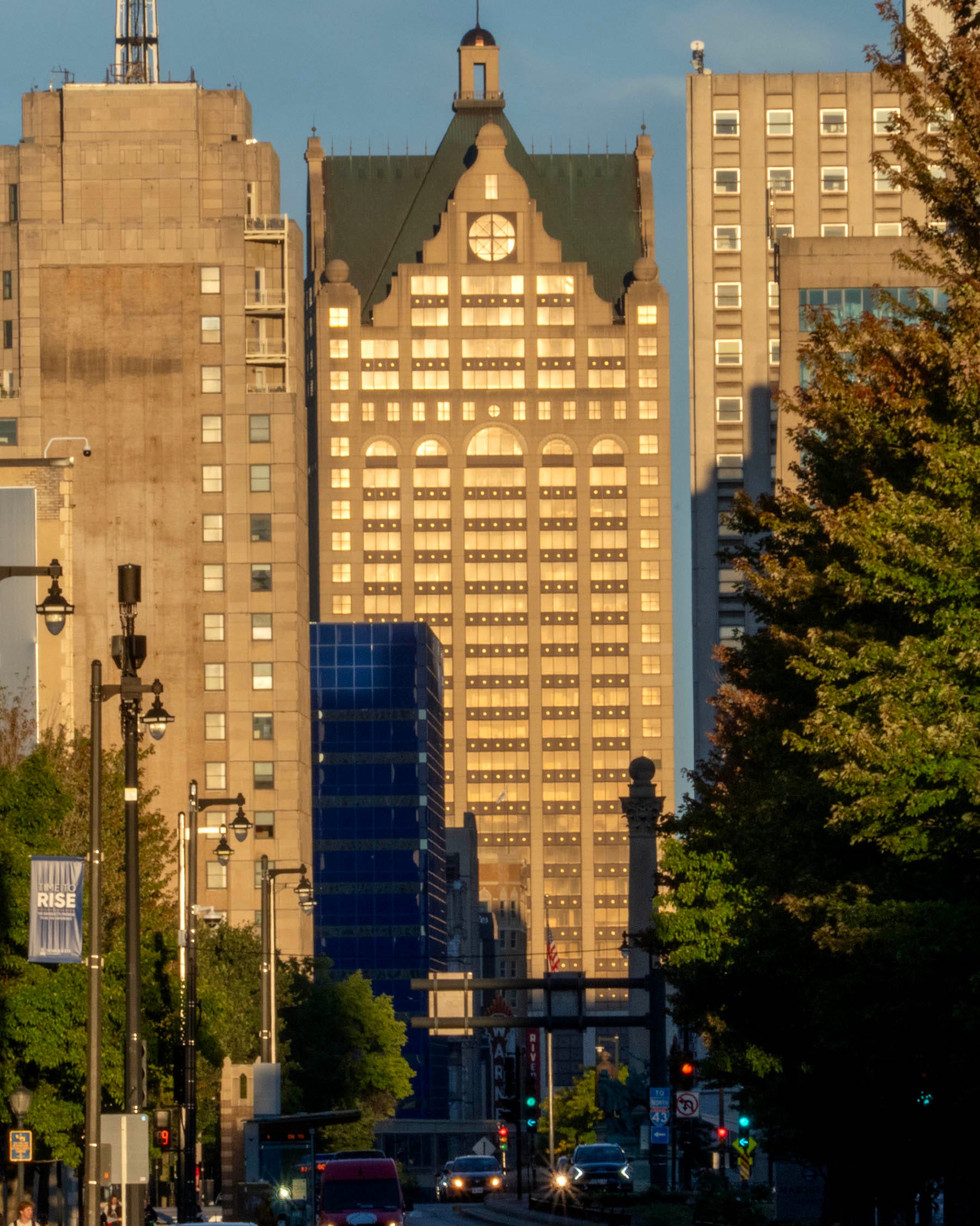 Milwaukee's largest office to housing conversion to get city cash--in ...