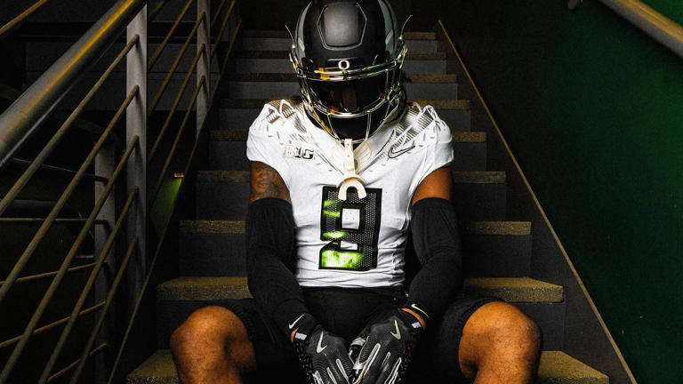 Oregon football reveals uniform combination for Washington game. See ... Oregon football reveals uniform combination for Washington game. See ...