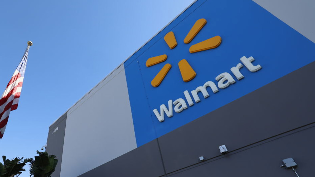 Walmart is selling a $447 metal tool chest for just $170 that shoppers ...