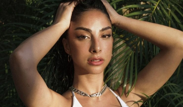 María Chacón deslumbra con vestido largo de corset: ¡elegancia pura!