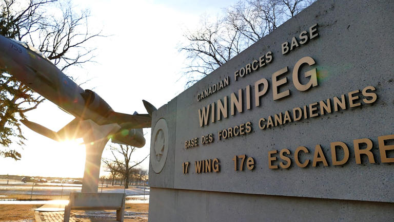 Mayor pitches Winnipeg for new military spending