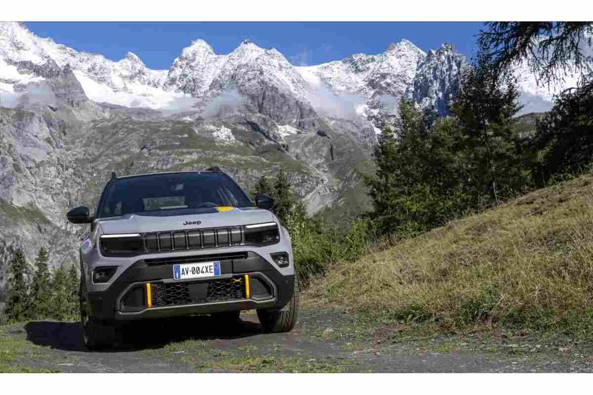 Jeep Avenger 4xe, prezzi e allestimenti del crossover a trazione integrale