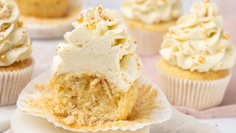Best Rater Easy Vanilla Cupcakes Recipe That Stays Moist for Days