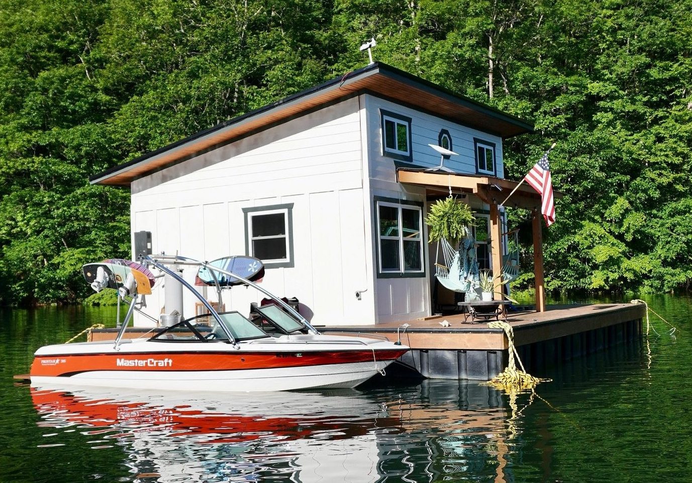 We moved into a beautiful floating lakehouse and only pay £2,210 a year ...