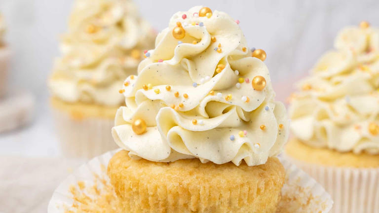 The Only Vanilla Cupcake Recipe You Will Ever Need (Moist & Easy!)