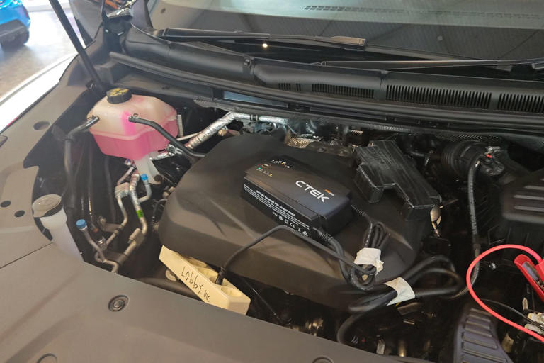 MG G90 dan Maxus MIFA 9 Mewahnya Sama, Bedanya Sumber Tenaga!