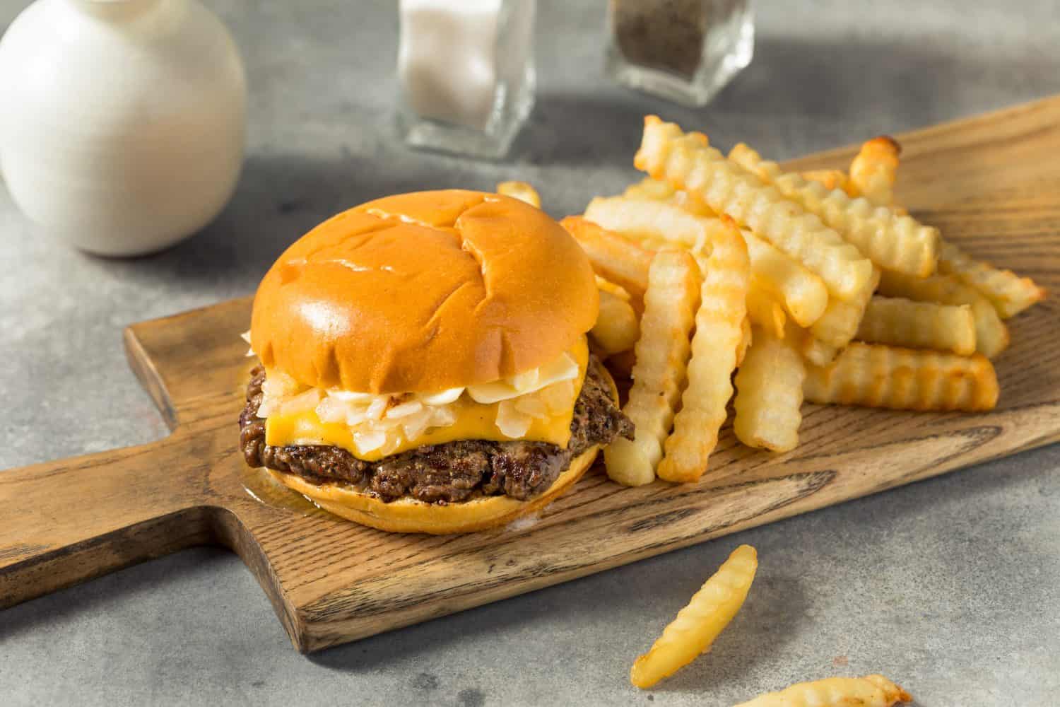 Whataburger Is Delicious But These 8 Other Burger Spots Are Just Plain ...