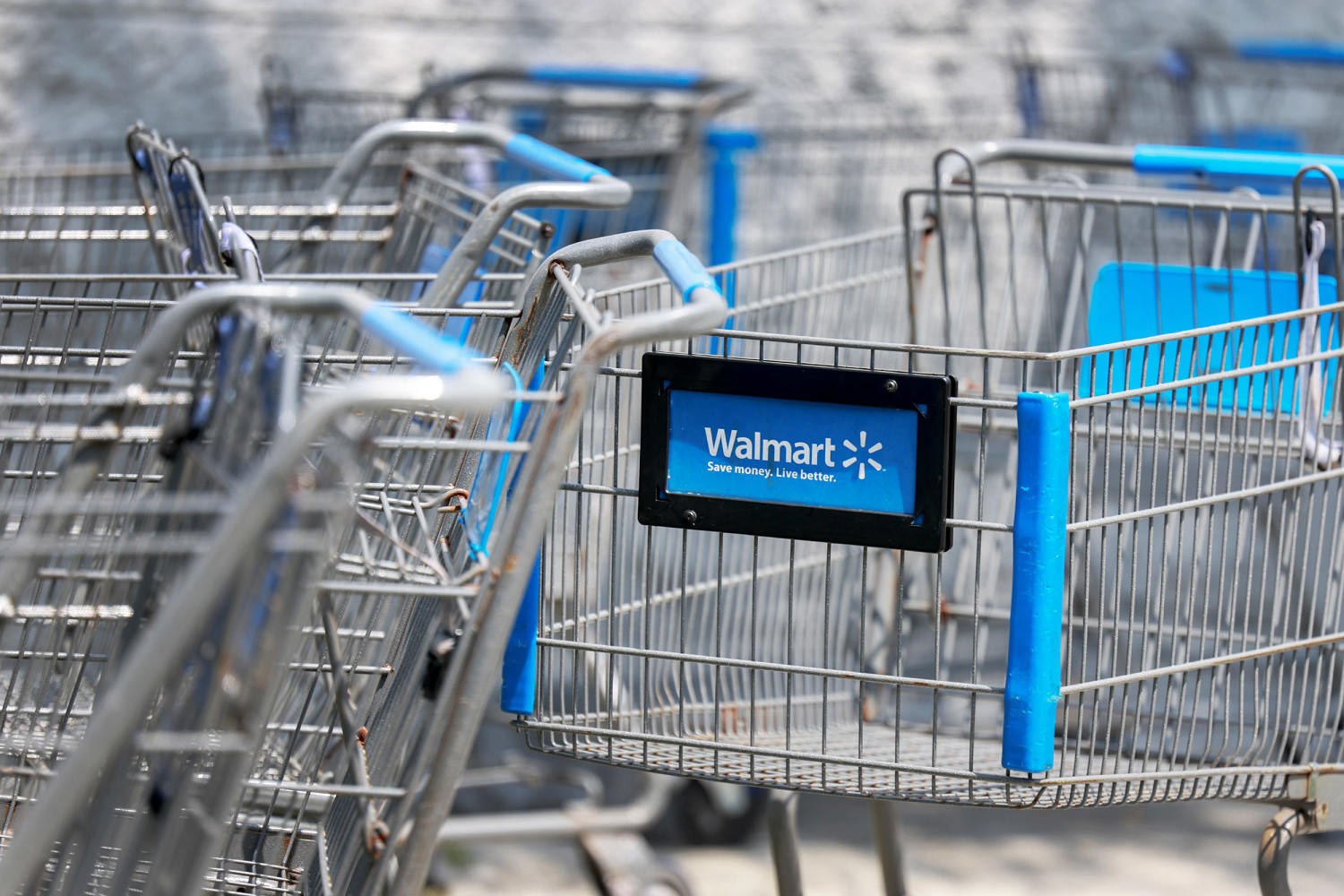 Is Walmart open on New Year’s? Details on 2025 holiday hours