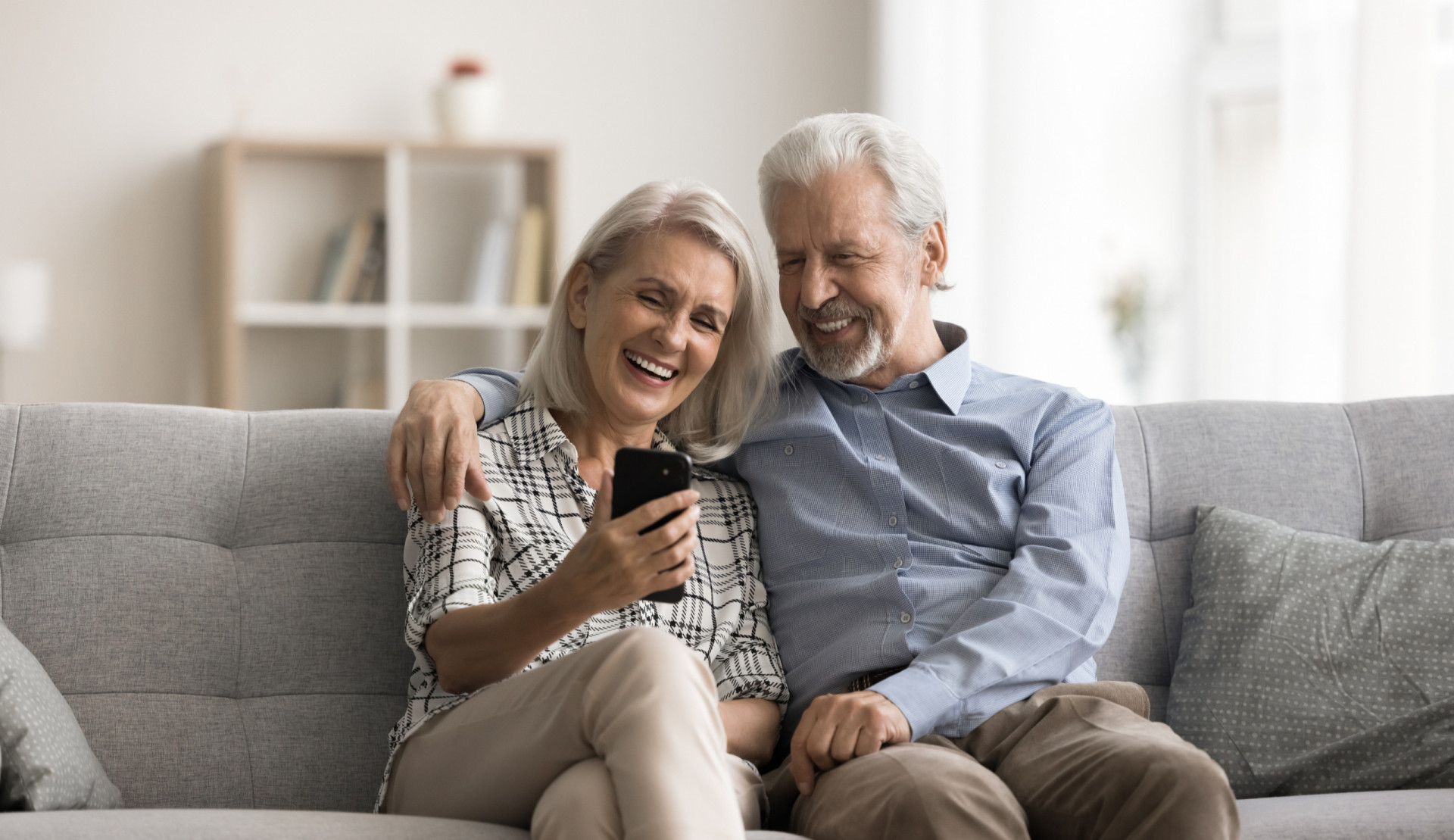 Aider un proche à distance : astuces et conseils pratiques