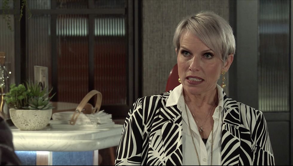 Coronation Street issues first warning to controversial Debbie dementia ...