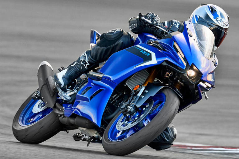 ヤマハ新型「YZF-R3」は眼光鋭い“YZF-R9顔”を採用！ 国内導入・新型YZF-R25の登場にも期待!!