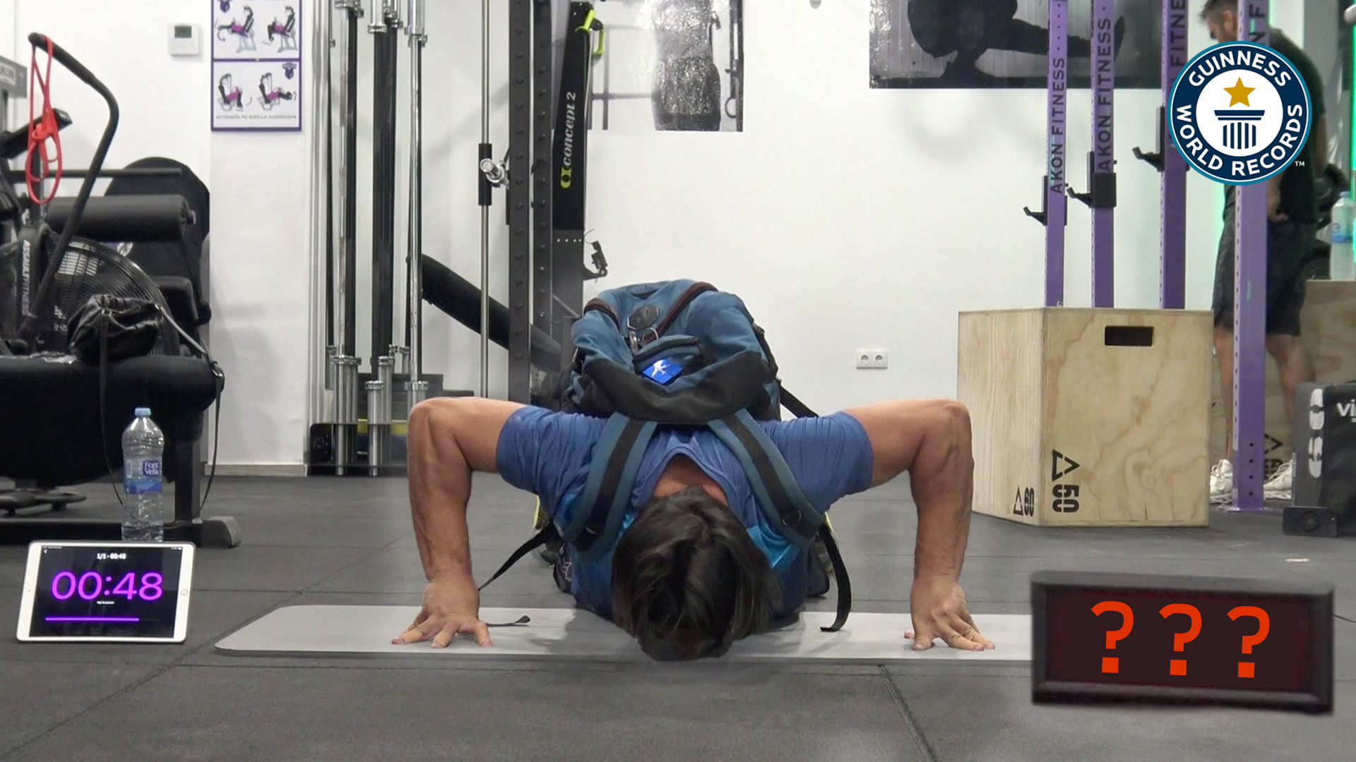 Alejandro Soler Tari bricht Rekord für Fingerspitzen-Liegestütze