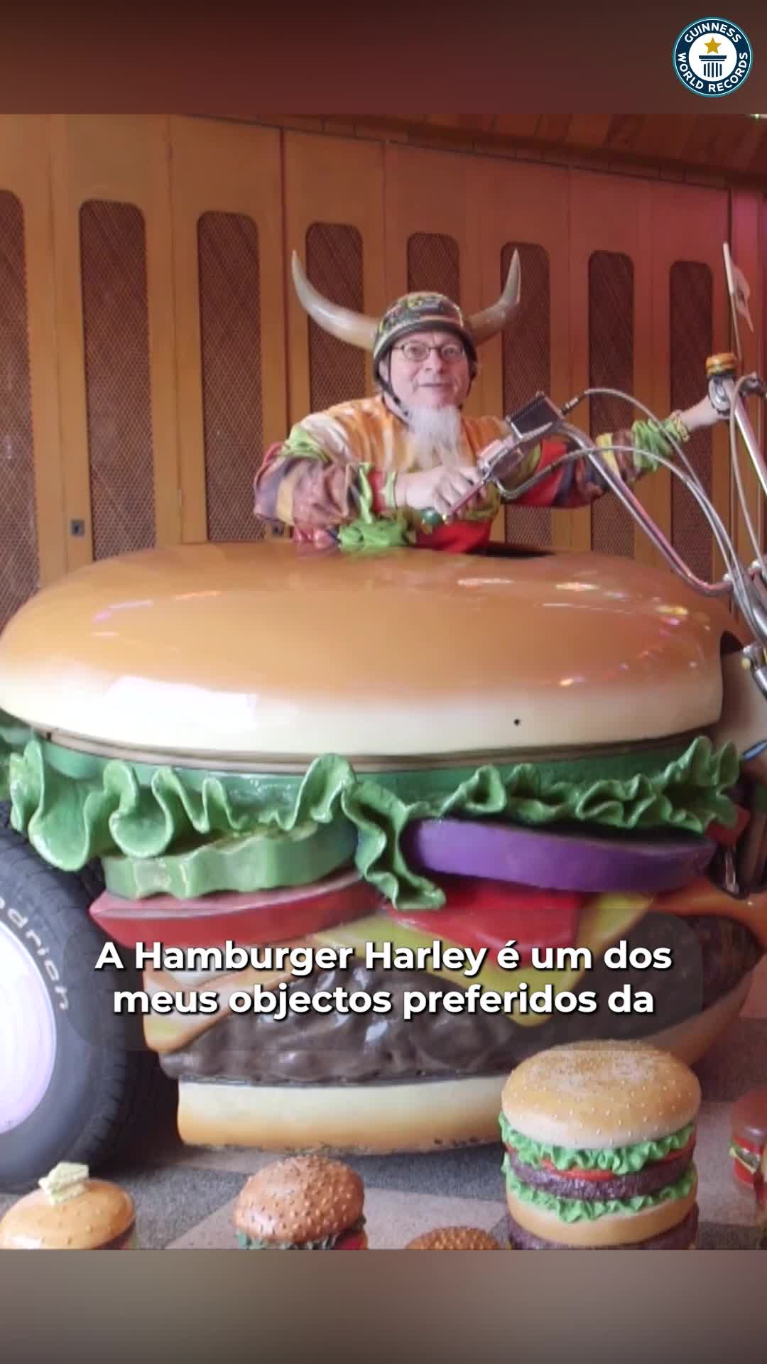 Hamburger Harry, a conduzir a Harley de Hamburger do mundo