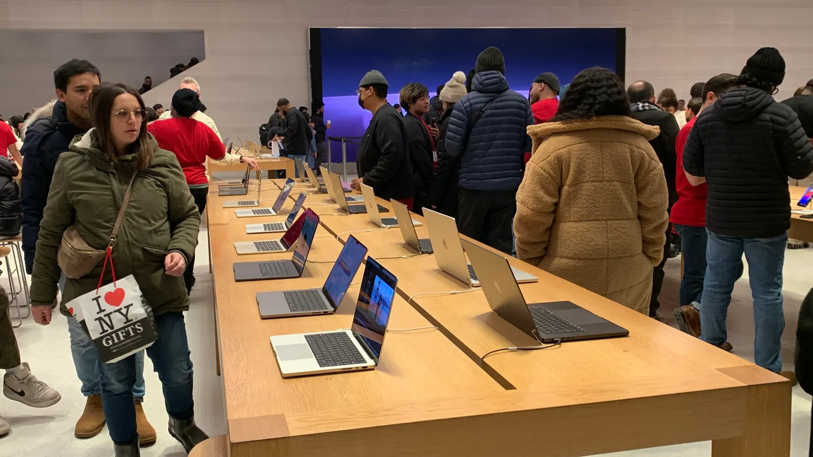 Mac hardware adoption for AI workloads is rising fast among US companies